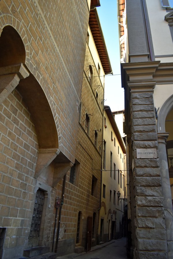 Le vie "allargate": via di Porta Rossa - tuttatoscana